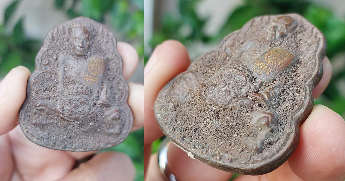 REAL THAI AMULET TALISMAN OLD CLAY MOLD FIRE MEDAL COIN HERMIT HEAD LP ...