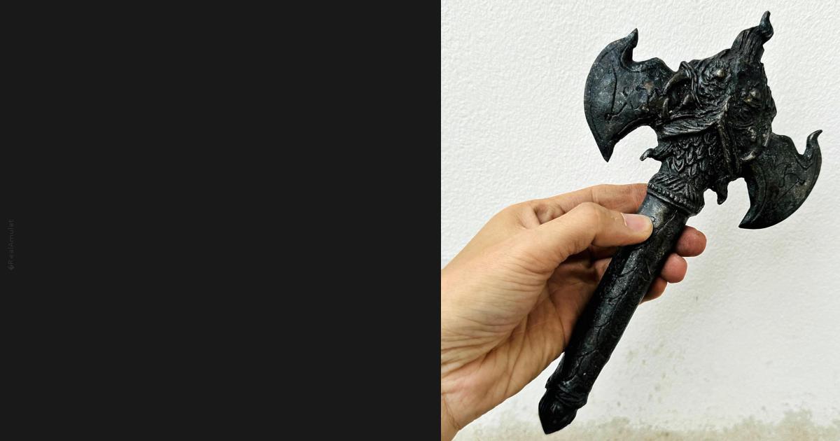 Antique Deity Weapon Iron Magic Axe Twin Blade Warrior Naga Dragon Serpent 17959 | RealAmulet.com™