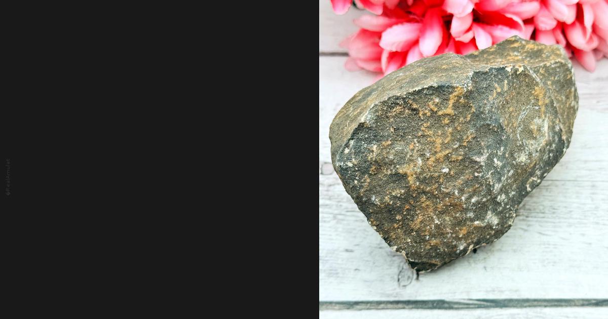 Crystal River Rock Healing Stone Leklai Naga Eye Gems Inside Thai ...