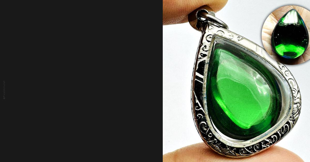 Leklai Naga Eye Tear Stone Healing Wealth Rich Emerald Green Thai Amulet #18354 | RealAmulet.com™
